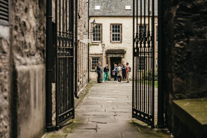 Edinburgh: Old Town Guided Walking Tour and Beer Tasting - Who Will Enjoy This Tour?