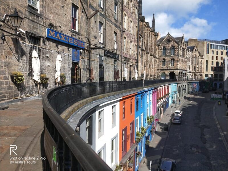 Edinburgh: Old Town Highlights Walking Tour - Diving Into the Edinburgh Old Town Experience