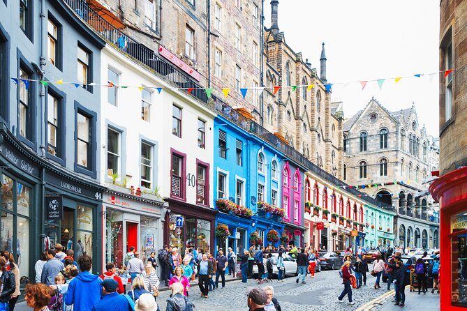 Edinburgh Old Town: Professional Photoshoot & Edited Photos - Why This Photoshoot Is a Wise Choice