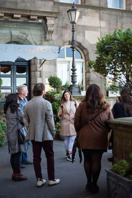 Edinburgh: Old Town Walking Tour with Castle Entry - What to Expect on the Tour