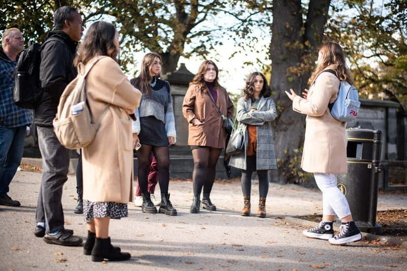 Edinburgh: Old Town Walking Tour with Castle Entry - Breaking Down the Tour Itinerary