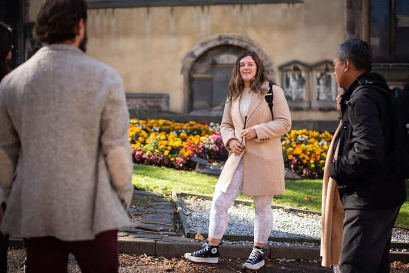 Edinburgh: Old Town Walking Tour with Holyrood Entry - Key Points