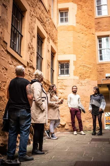 Edinburgh: Old Town Walking Tour with Holyrood Entry - Self-Gpaced Holyroodhouse Visit