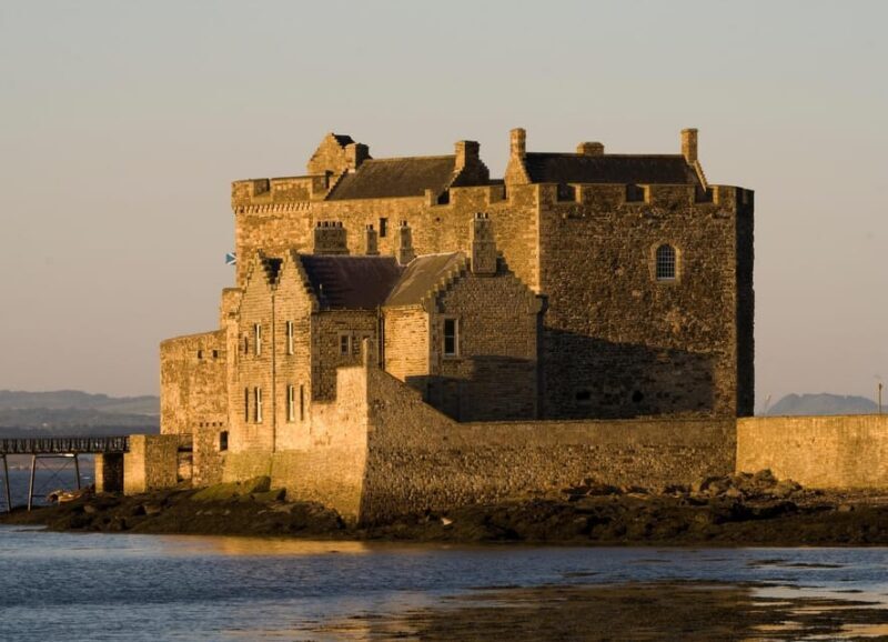 Edinburgh: Outlander and Castles Filming Locations Day Tour - Blackness Castle – A Fortified Landmark