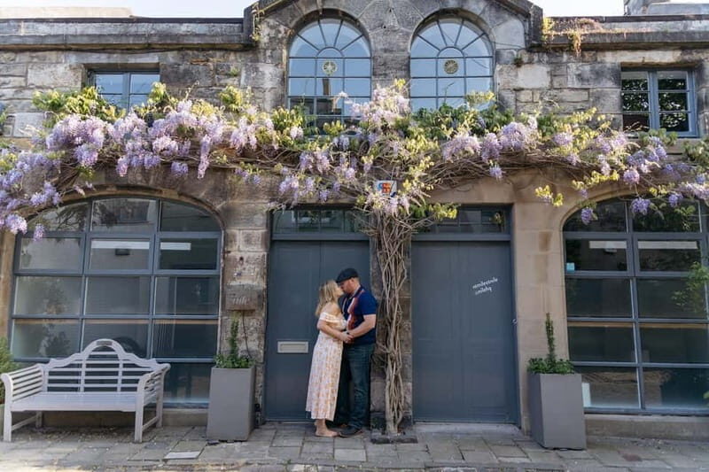 Edinburgh: Private Professional Photoshoot - Iconic Landmarks and Hidden Gems