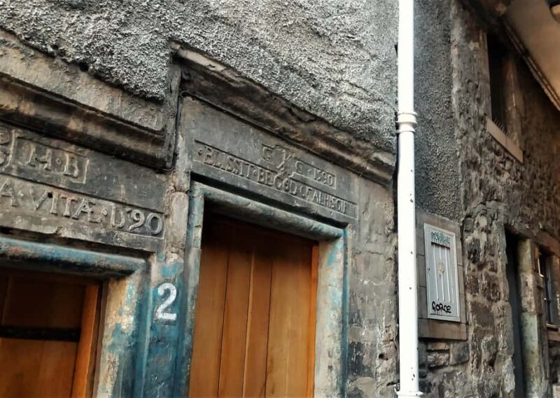 Edinburgh: Private walking tour with a Polish guide - Setting the Scene: What to Expect from Your Tour