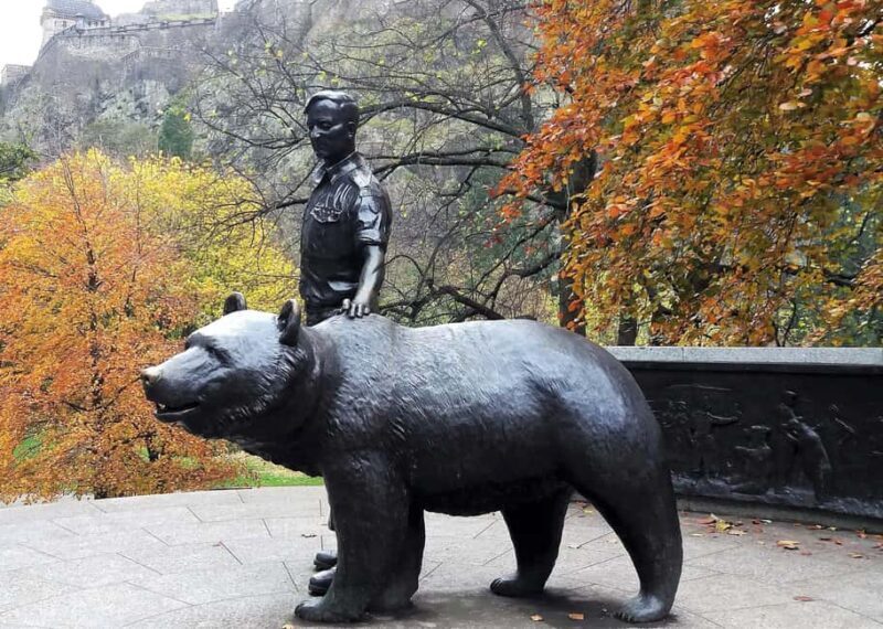 Edinburgh: Private walking tour with a Polish guide - Breaking Down the Itinerary