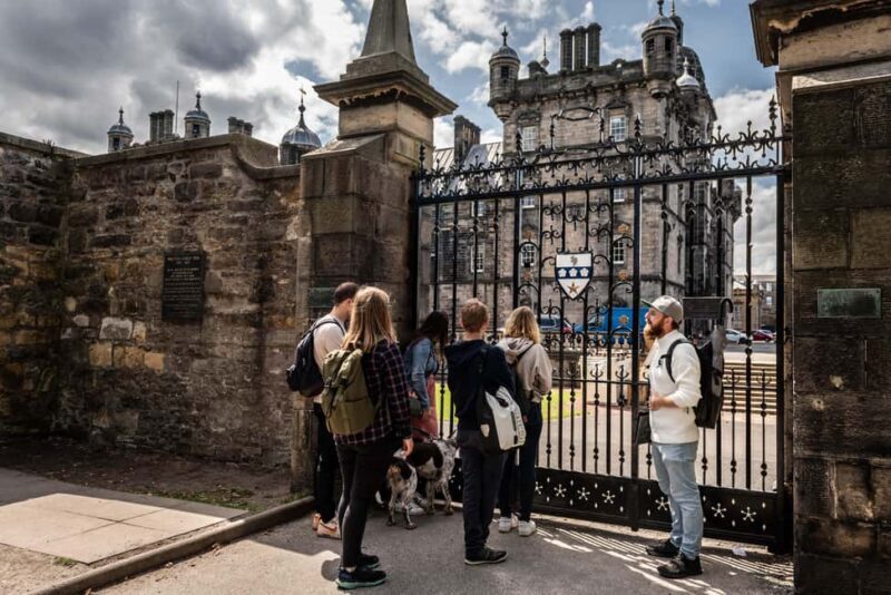 Edinburgh: Stunning Old Town Walking Tour - Key Points