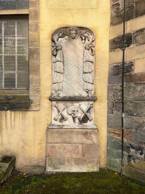Edinburgh's Dark and Hidden History Walking Tour - Key Points