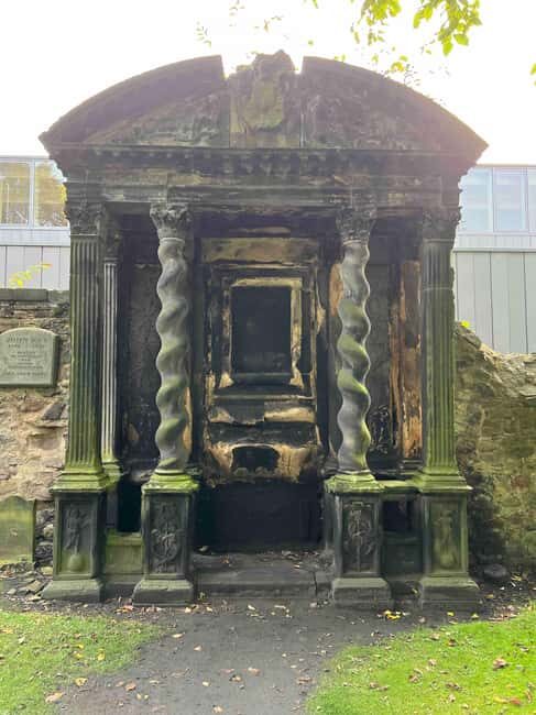Edinburgh's Dark and Hidden History Walking Tour - Who Should Consider This Tour?