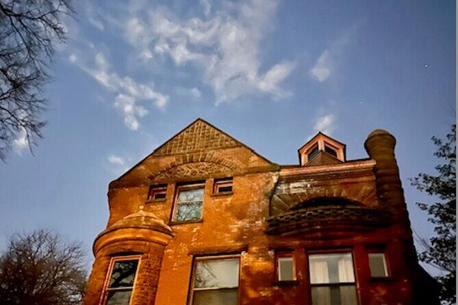 Eerie Old Louisville Photo Tour with Welcome Cocktail - What You Can Expect from the Tour