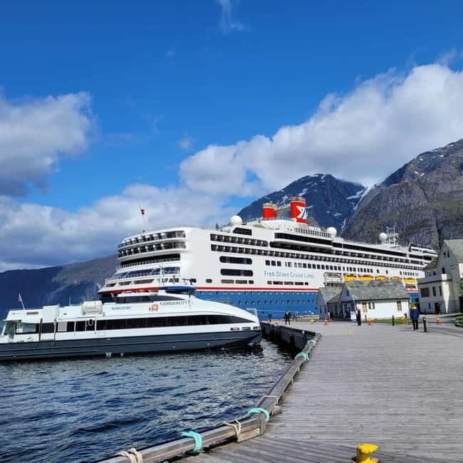 Eidfjord: Vøringsfossen Waterfall Roundtrip Transfer 2h - Key Points