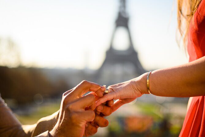 Eiffel Tower Photographer, Professional Photo shoot - Paris - Practical Tips for Booking and Participating