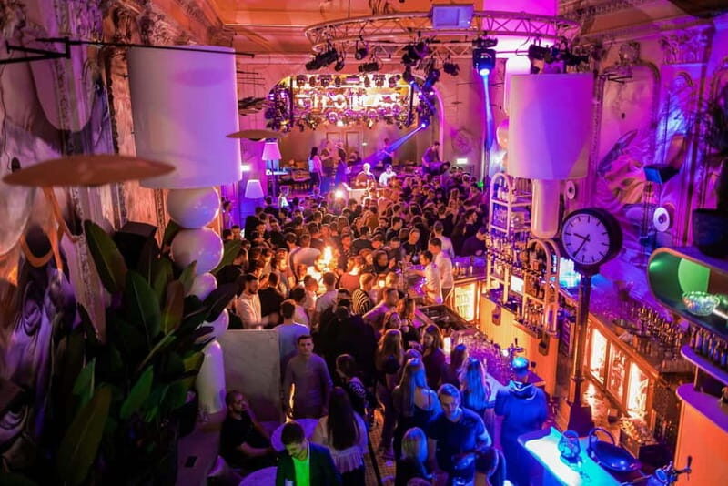 Eindhoven: Pub Crawl with Free Drinks and Entrance - Key Points