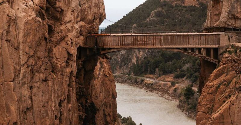 El Chorro: Hike" Caminito del Rey " + E-bike guided tour 2h - Authentic Adventures in a Spectacular Setting