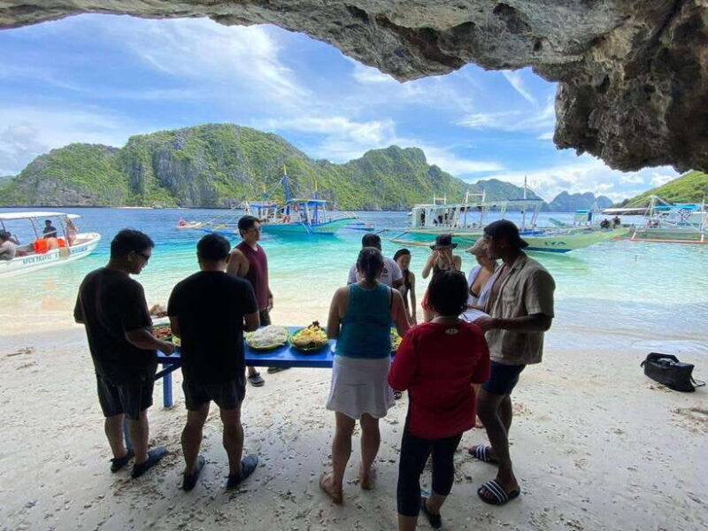 El Nido: Private Tour B with Snake Island and Caves - FAQ