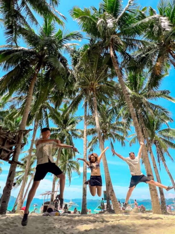 El Nido: Snake Island and Cave Tour with Island Lunch - Key Points