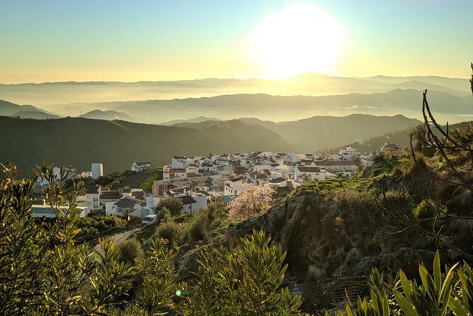 El Saltillo Gorge and White Village Hiking Tour from Malaga - Who Should Book This Tour?