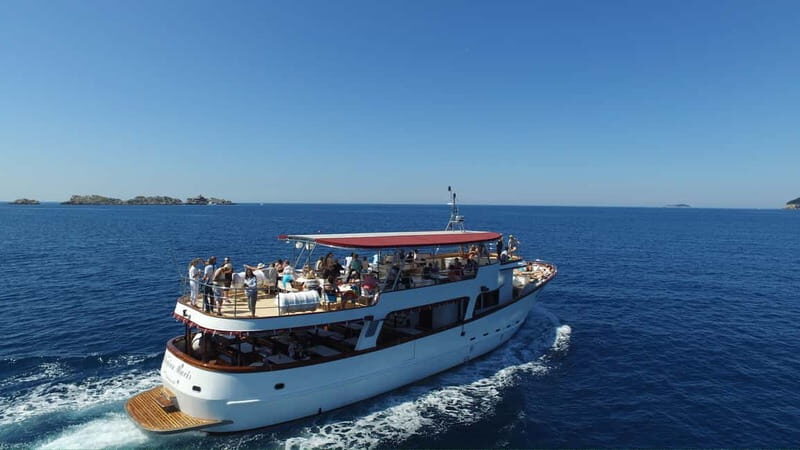 Elaphiti Islands: Full-Day 3-Island Tour with Lunch - Lunch on Board: Tasting Dalmatian Flavors