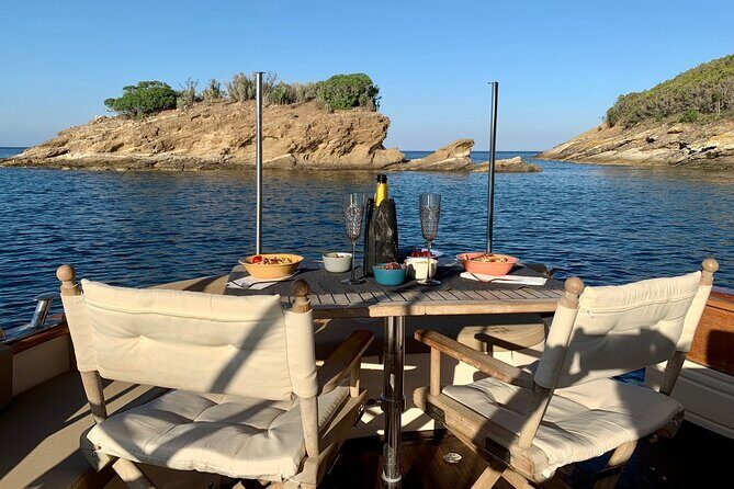 Elba Island - Aperitif on the boat at sunset - private - Discovering Elba from the Water: An Authentic Sunset Cruise