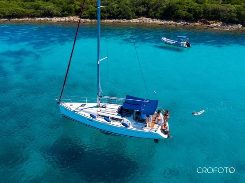 Elegant Yacht Sailing-Half-Day of Pure Bliss - The Comfort and Convenience