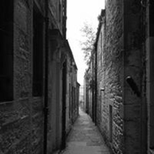 Elgin: In and out the Dusty Closes - Discovering Elgin’s Hidden Alleys: A Walk Through Time