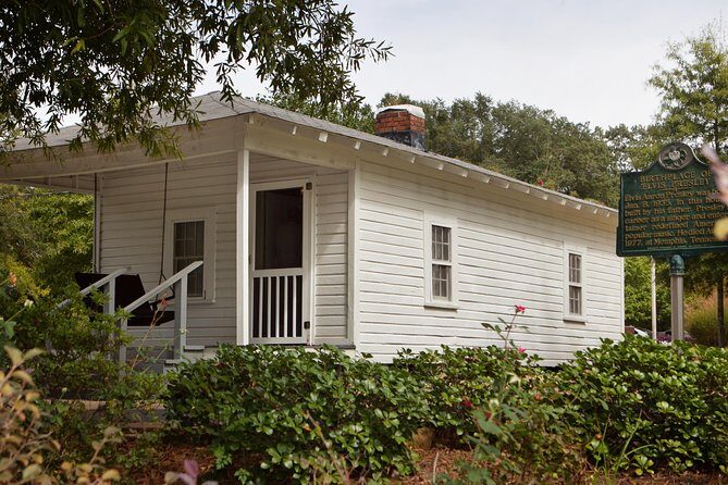 Elvis Presley's Childhood Home Sightseeing Daytrip from Memphis - The Experience in Detail