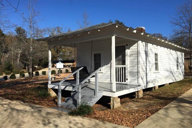 Elvis Presley's Childhood Home Sightseeing Daytrip from Memphis - The Sum Up