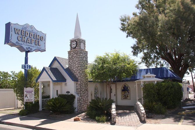 Elvis Themed Wedding or Vow Renewal at Graceland Wedding Chapel - Who Will Love This?