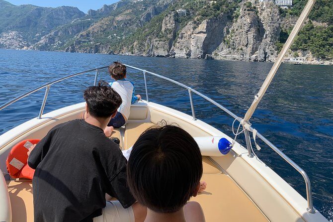 EN 21 boat rental without license on the Amalfi coast - Who Should Consider This Experience?