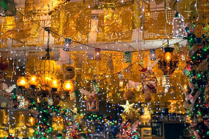 Enchanted Christmas Stroll: San Antonios Festive Gems - Who Will Love This Tour?