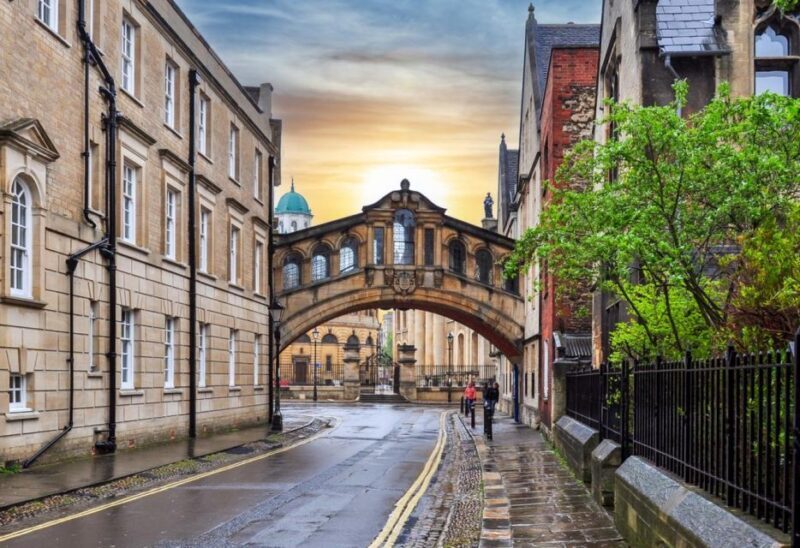 Enchanted Oxford: A Christmas Walking Tour - Comparing Similar Experiences