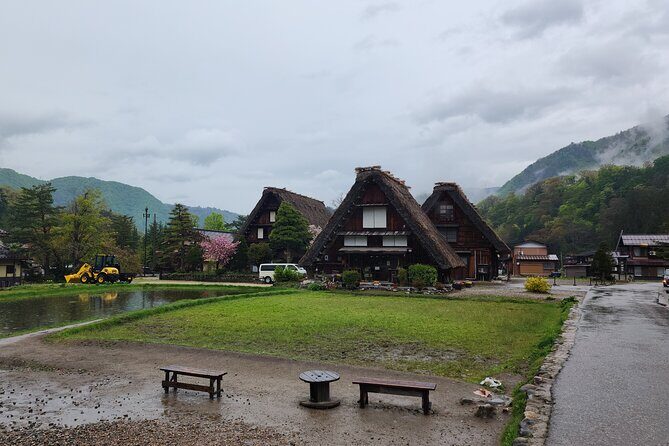 ENGLISH SPEAKING GUIDE - Private Half-Day Tour to Shirakawago - The Experience in Detail