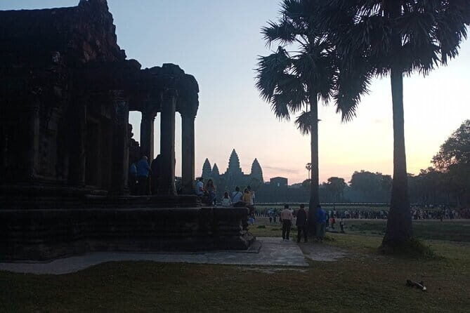 English-Speaking Local Guide for Angkor Wat Day Tour - Authentic Experiences and Past Feedback