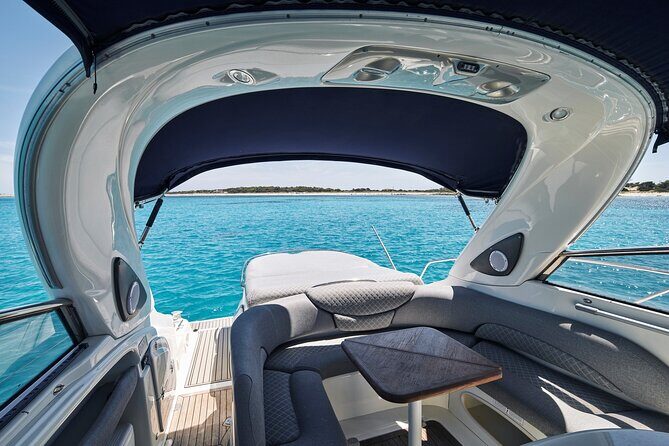 Enjoy an unforgettable experience with the Elegant CRANCHI 47 - Setting Sail: An In-Depth Look at the Experience