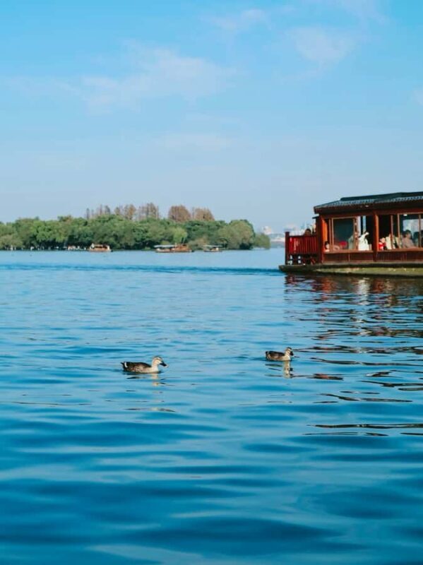 Enjoy Hangzhou Like Lords: West Lakes Boat, Tea, Painting - Feeding Ducks and Quiet Moments