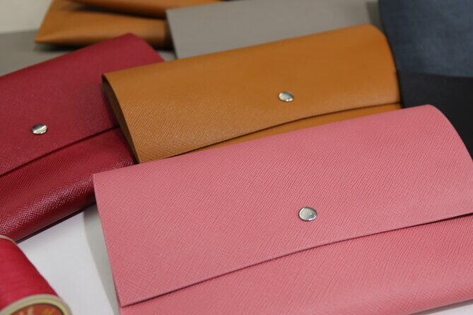 Enjoy & Learn - Making a Custom Clutch Bag in Leather Studio - A Closer Look at the Workshop Experience