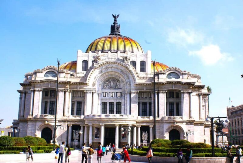 Enjoy the Folkloric Ballet at the Palacio de Bellas Artes - FAQ