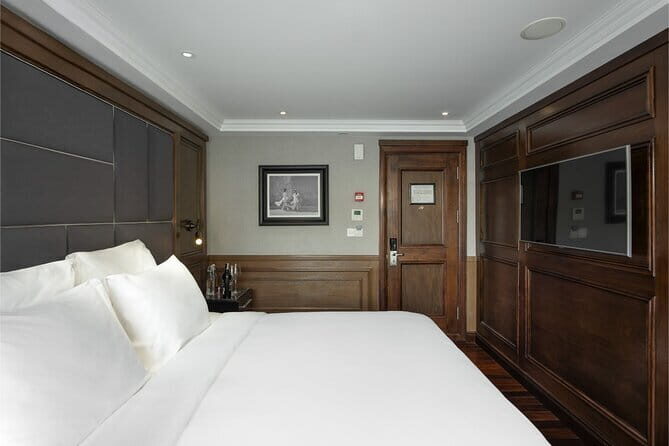 Era Cruise 2-day Explore Halong Bay and Lan Ha Bay from Hanoi - The Itinerary: A Breath of Fresh Sea Air and Stunning Sights