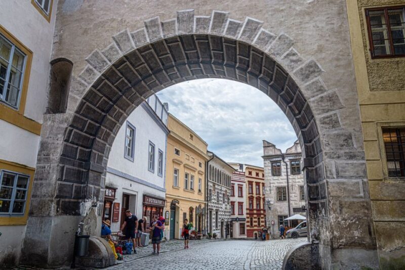 eský Krumlov: Half-Day Medieval Architecture Walking Tour - Why This Tour Stands Out