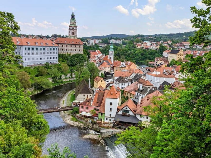 eský Krumlov: Private Day Trip from Prague with Local Guide - Key Points