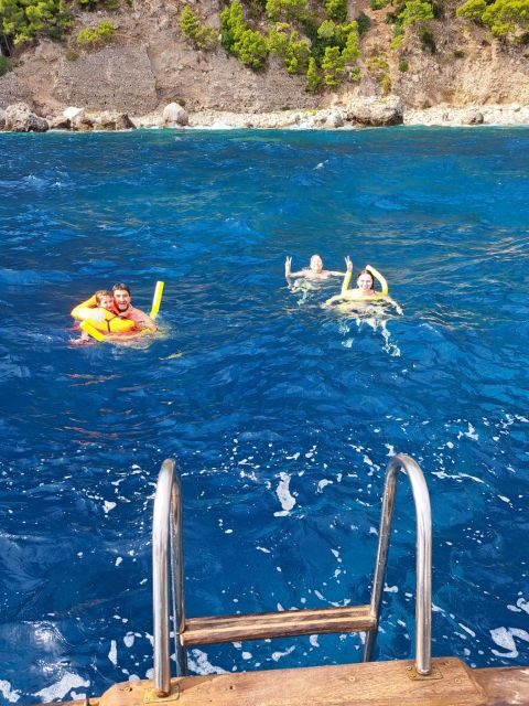 Esperienza Privata a Capri in Barca con Gozzo Classico 3H - How the Tour Operates