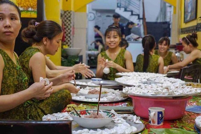 Essential Street Food Tour of Hoi An: A Culinary Adventure - A Walk Through Hoi An’s Food Scene