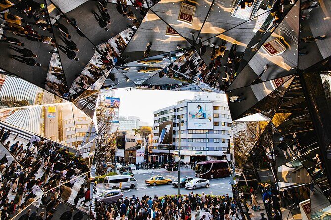 Essential tour for fashion and art in Tokyo for 6 hours with local lunch - Key Points