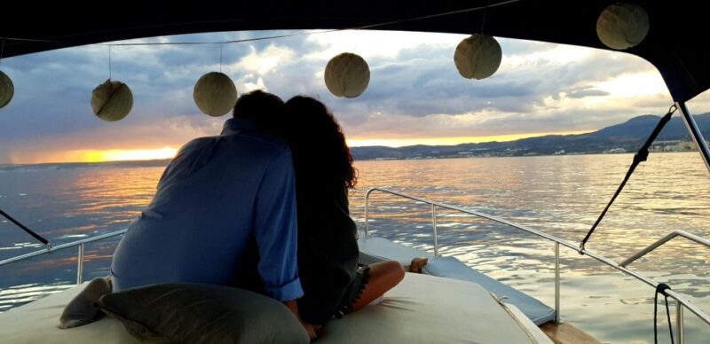 Estepona: Sunset boat trip & Cava & Tapa - Key Points