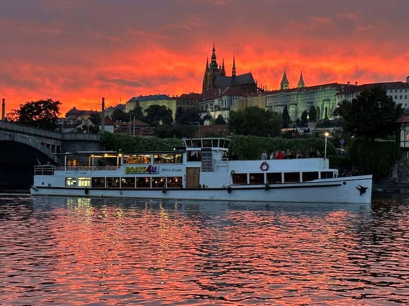 Evening cruise through Prague with 3-course served menu - Key Points