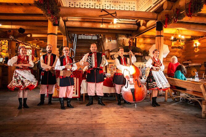 Evening Folk Show, singing, dancing and delicious food - Authentic Polish Culture Comes Alive at the Evening Folk Show in Krakow