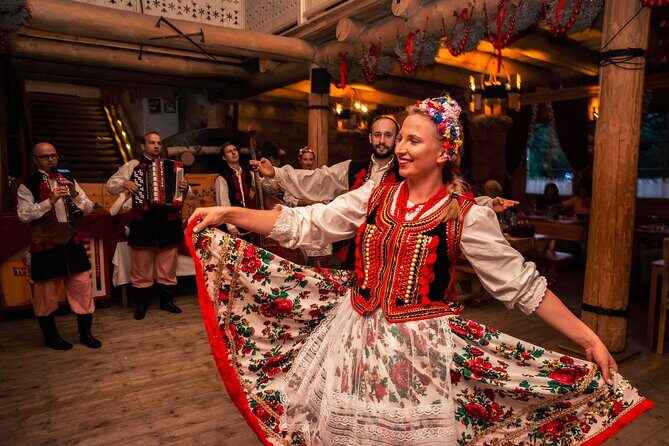 Evening Folk Show, singing, dancing and delicious food - What to Expect from the Evening Folk Show in Kryspinów