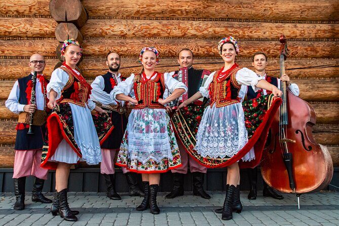 Evening Folk Show, singing, dancing and delicious food - The Bottom Line: Who Is This Tour Best For?