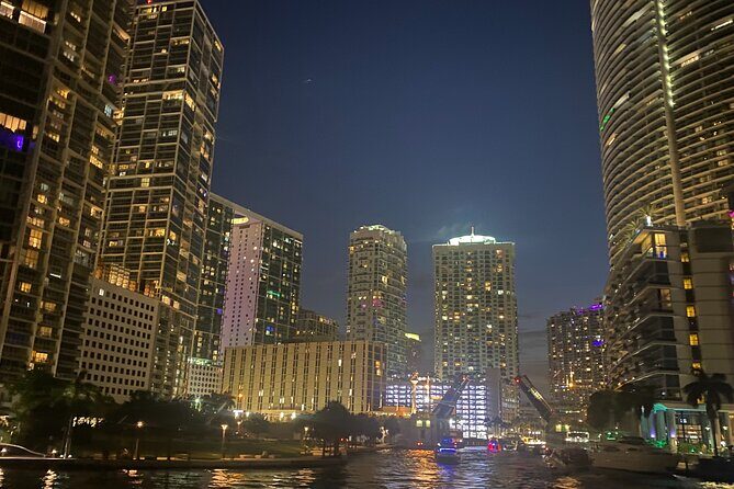 Evening Sightseeing Cruise on Biscayne Bay Miami - Setting the Scene: What to Expect